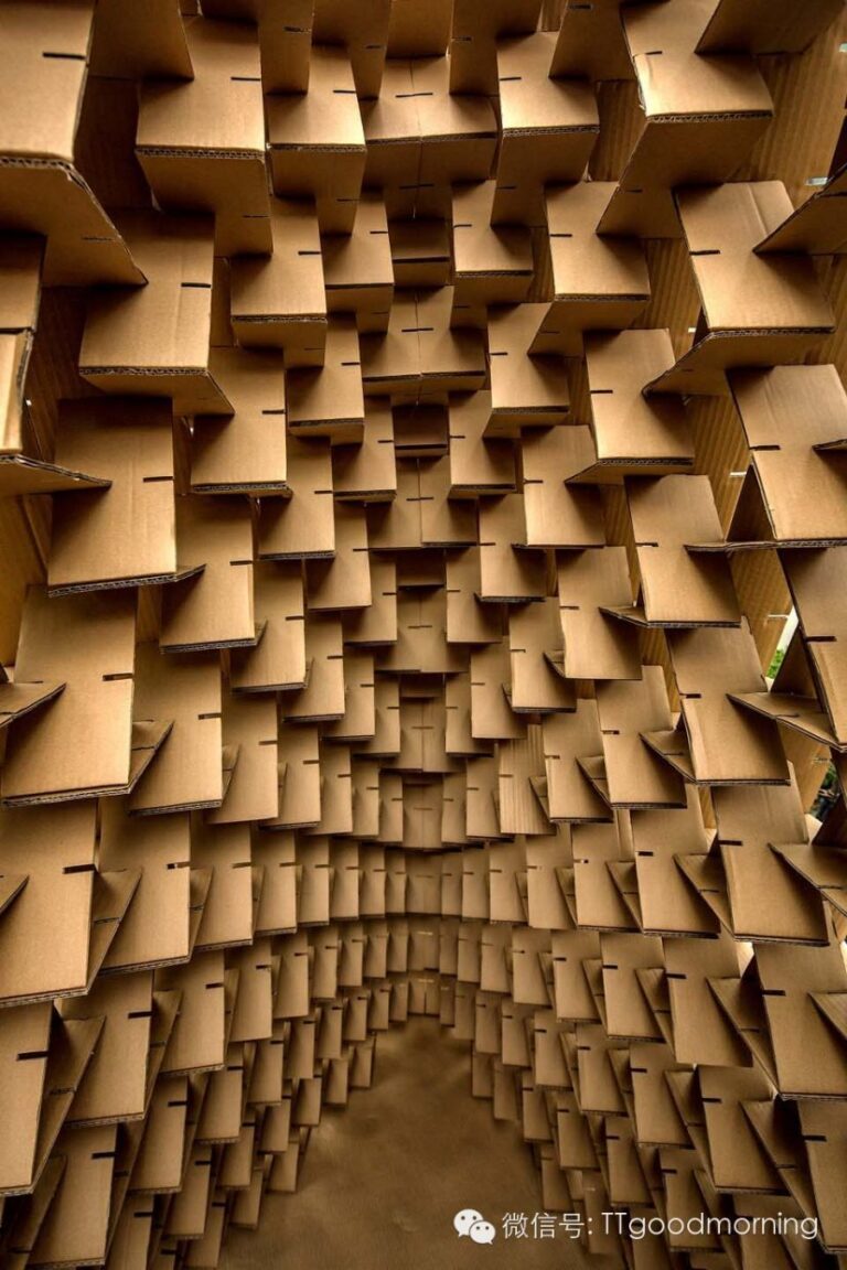 Construction Festival: Impresionantes estructuras de cartón